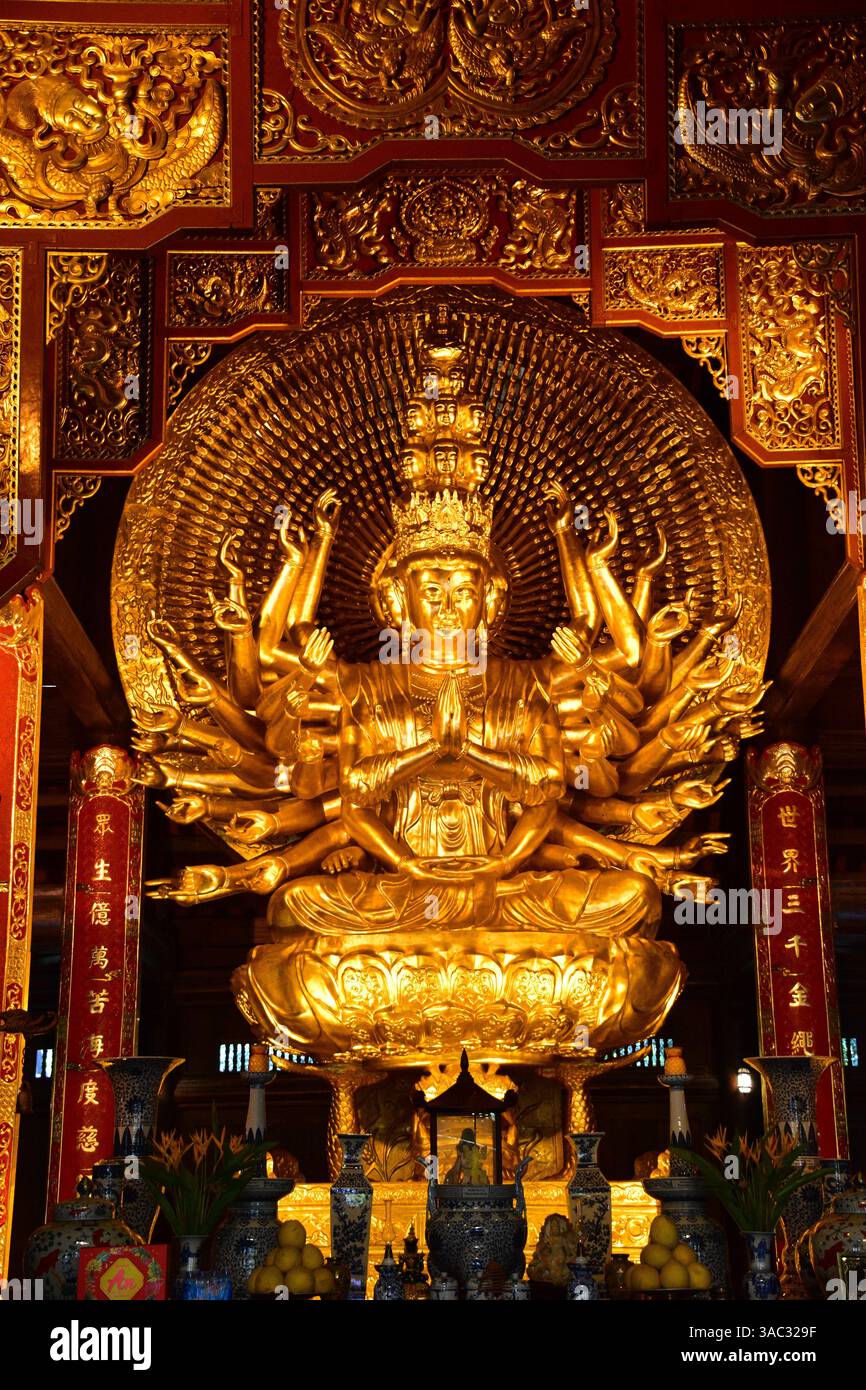 Thousand hands buddha statue hi-res stock photography and images - Alamy