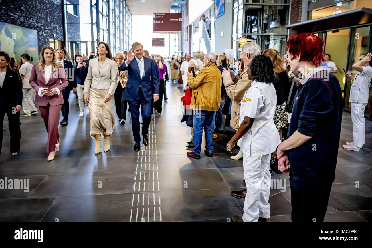 AMERSFOORT - King Willem-Alexander is arriving at the Meander Medical ...