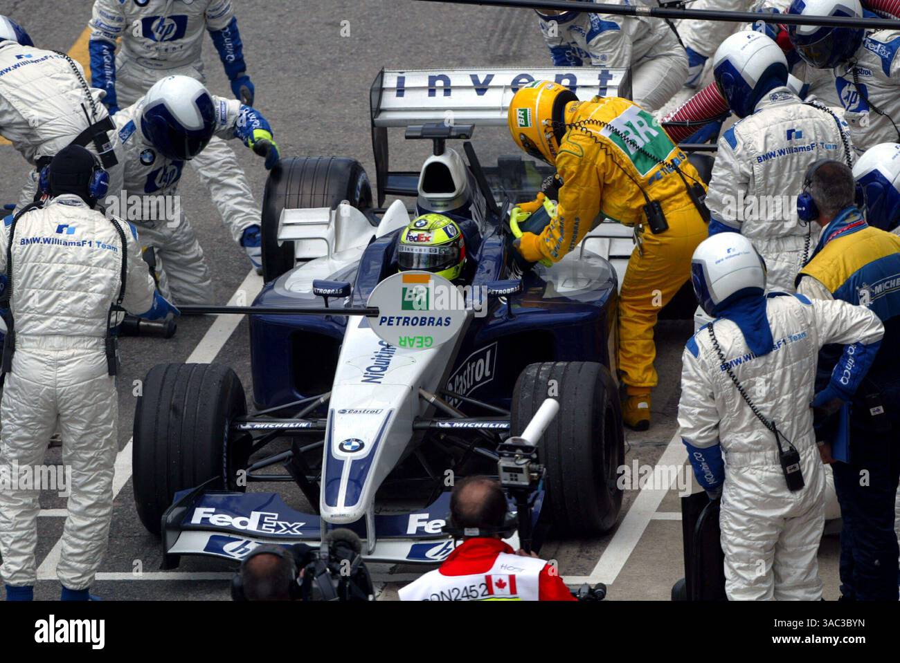 Second placed Ralf Schumacher (GER) Williams BMW FW25 makes a pit stop ...