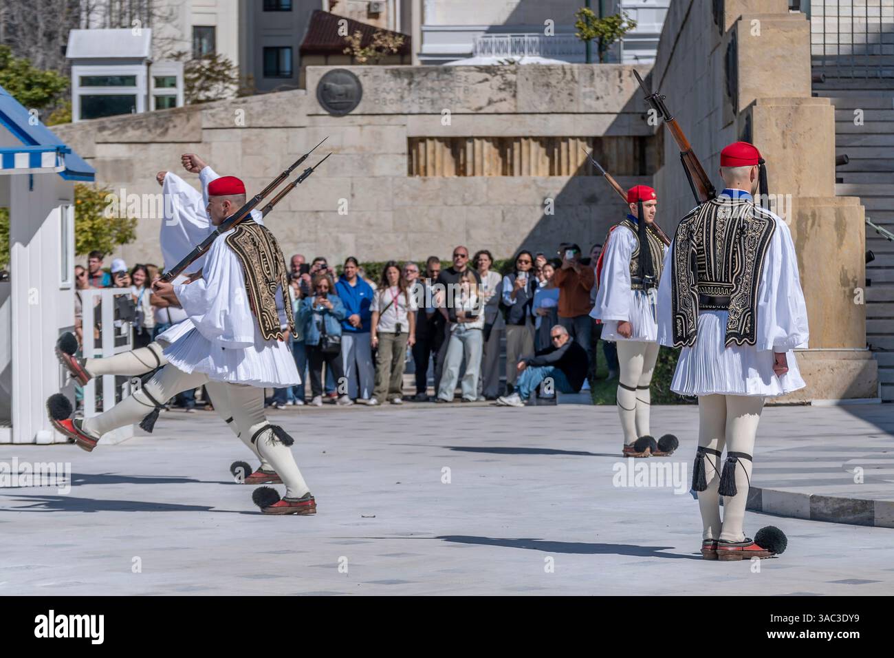 The traditional changing of the guard ceremony in Syntagma Square ...
