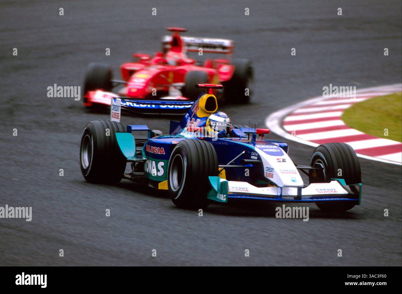 Ninth placed Nick Heidfeld (GER) Sauber Petronas C22 leads Michael ...