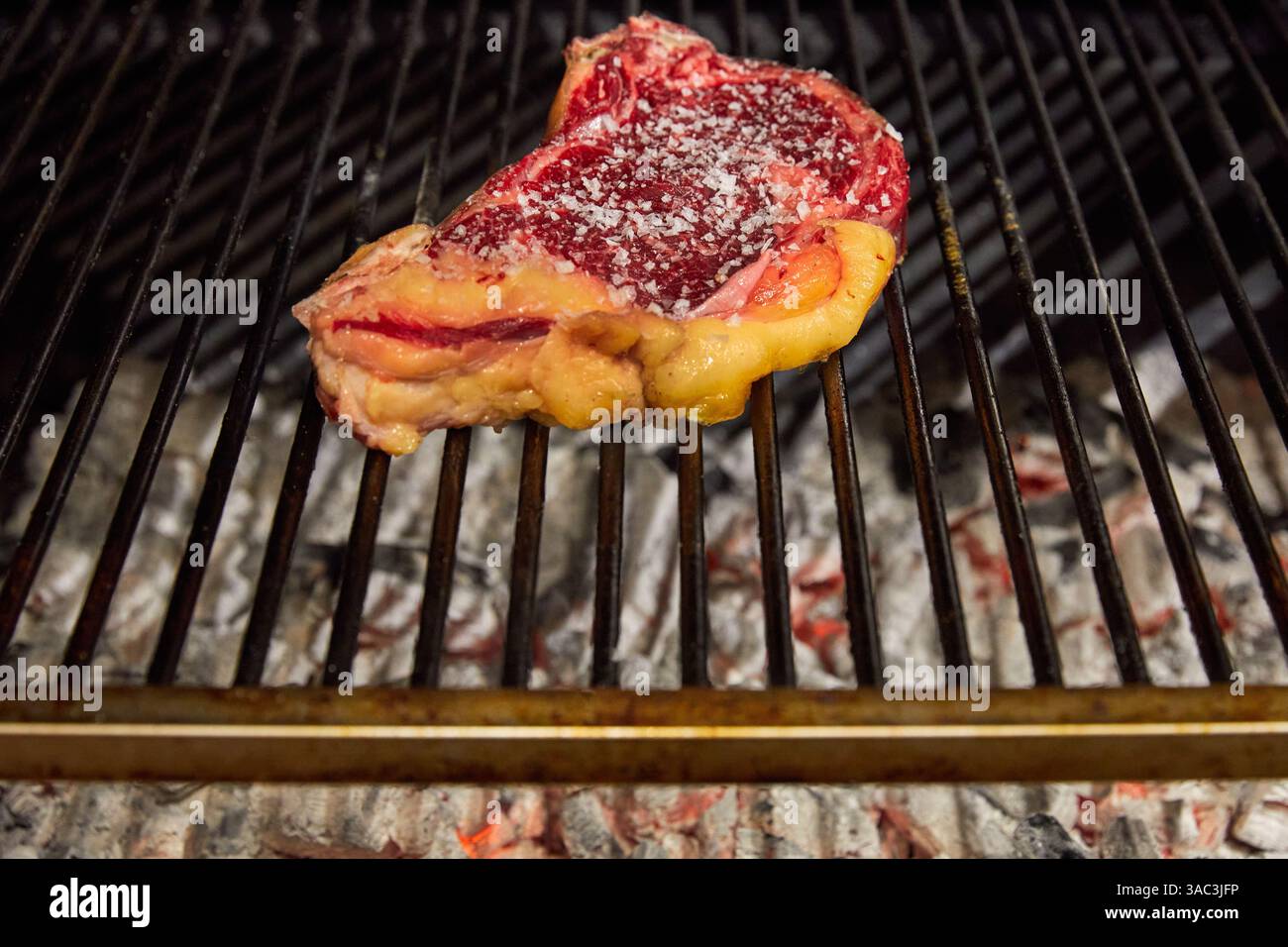 Griller fire restaurant hi-res stock photography and images - Alamy