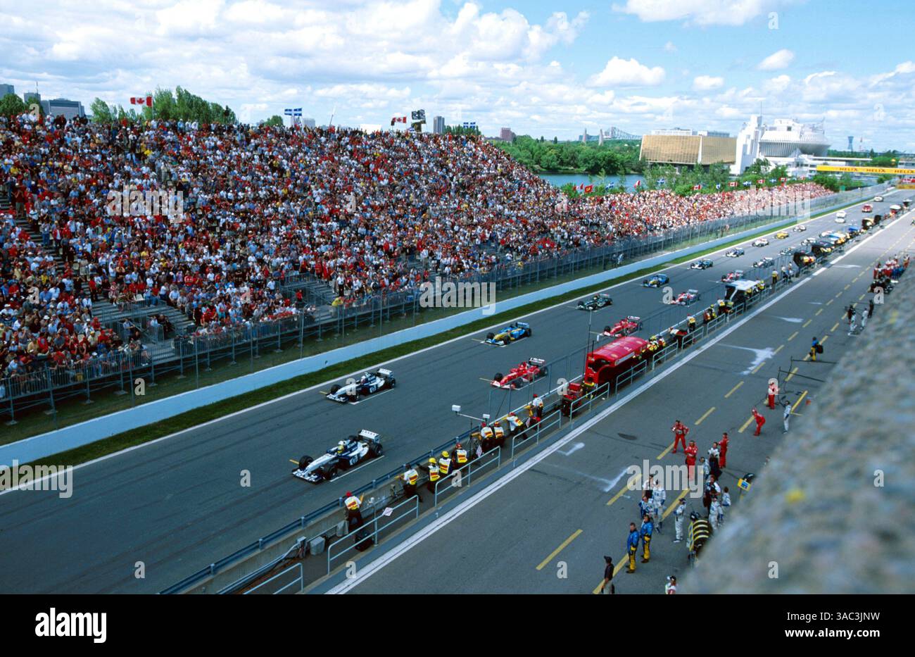Williams waits for the start of the race hi-res stock photography and ...