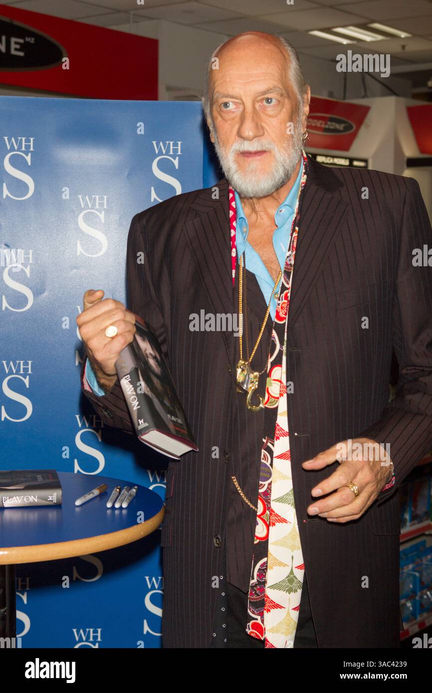Mic Fleetwood signs his latest book "Play On:Now, Then and Fleetwood ...