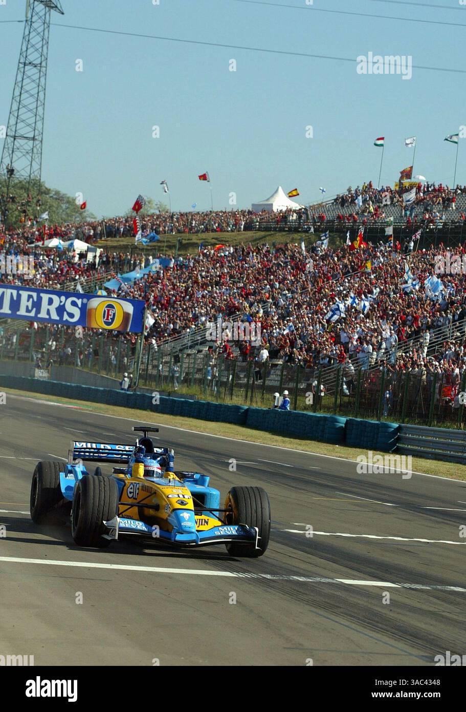 Fernando Alonso (ESP) Renault R23 crosses the finsih line to become the ...