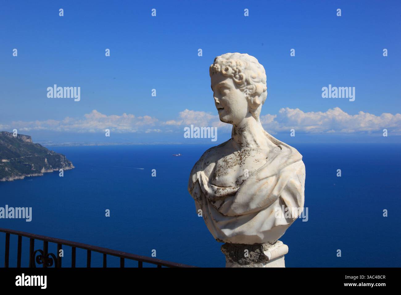Marmorbüsten an der Belvedere, Balustrade, Terrazza dellInfinito der ...