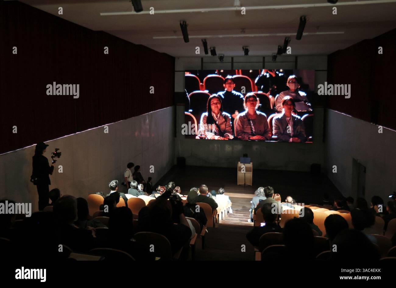 A photo shows the signature pavilion "Dialogue Theater -sign of life ...