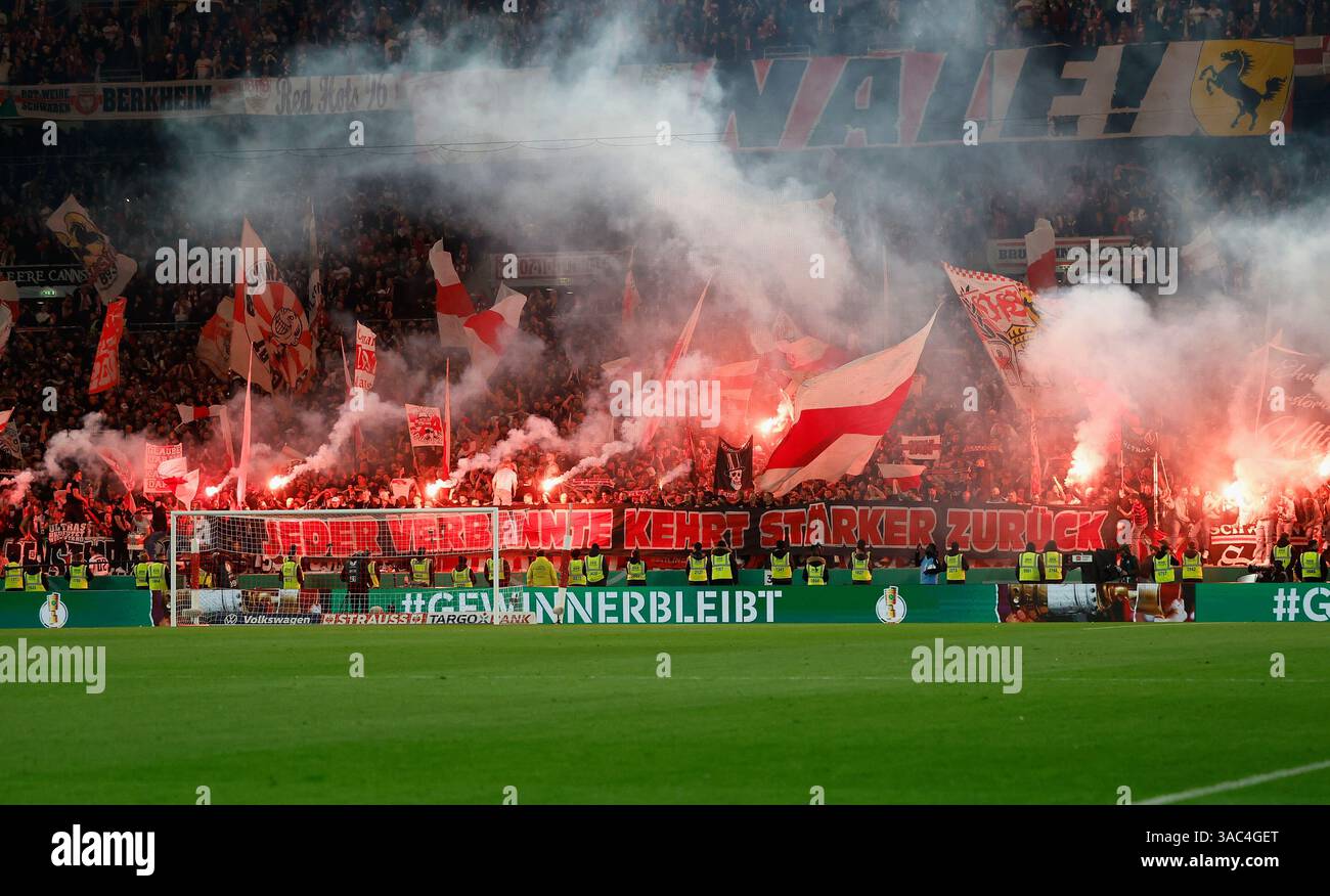 Stuttgart, Deutschland. 02nd Apr, 2025. Im Bild: Pyro, Pyrotechnik ...