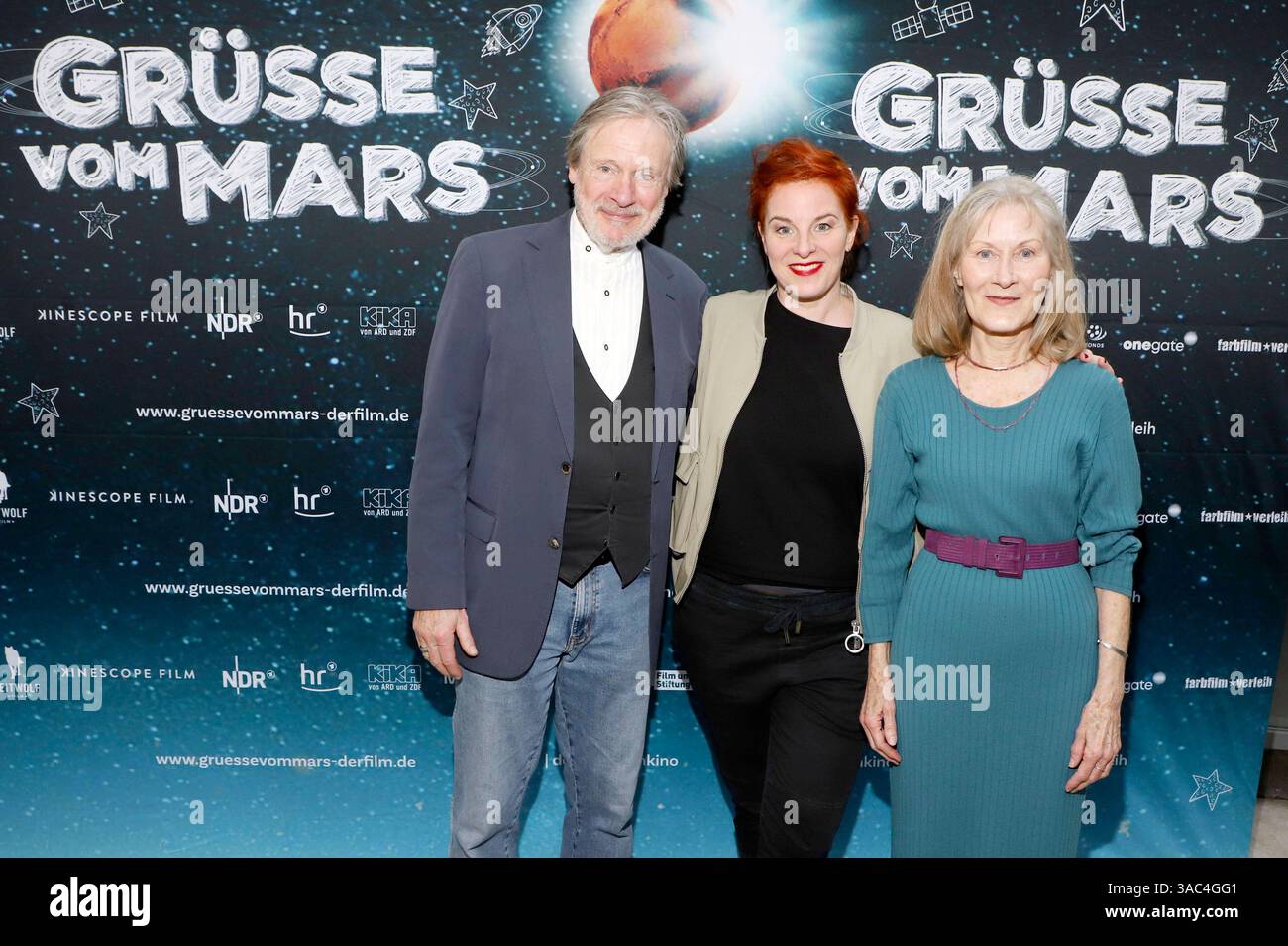Michael Wittenborn, Sarah Winkenstette und Hedi Kriegeskotte bei der ...