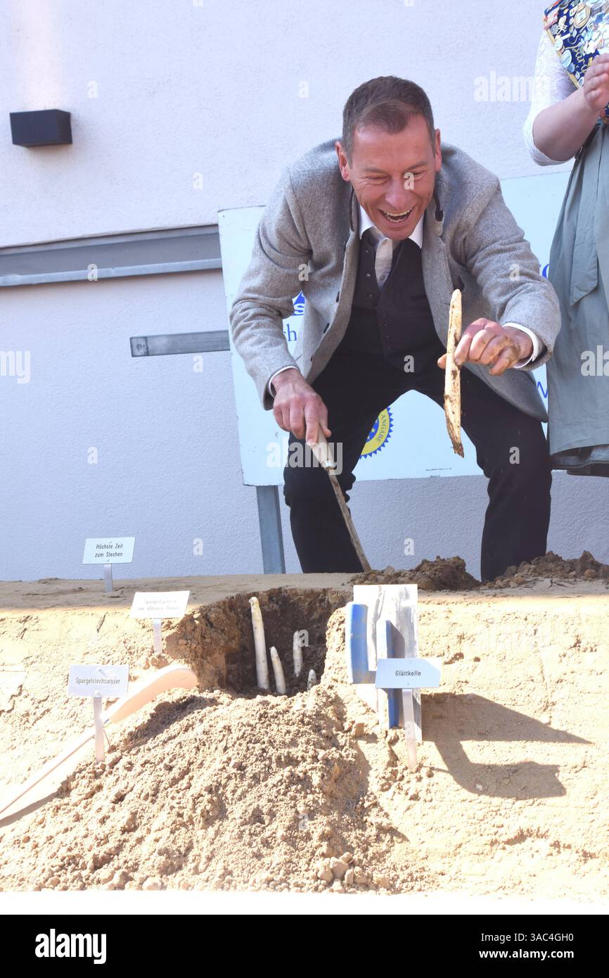 Markus Othmer Moderator Muenchen 03.04.2025 Viktualienmarkt vor Der ...