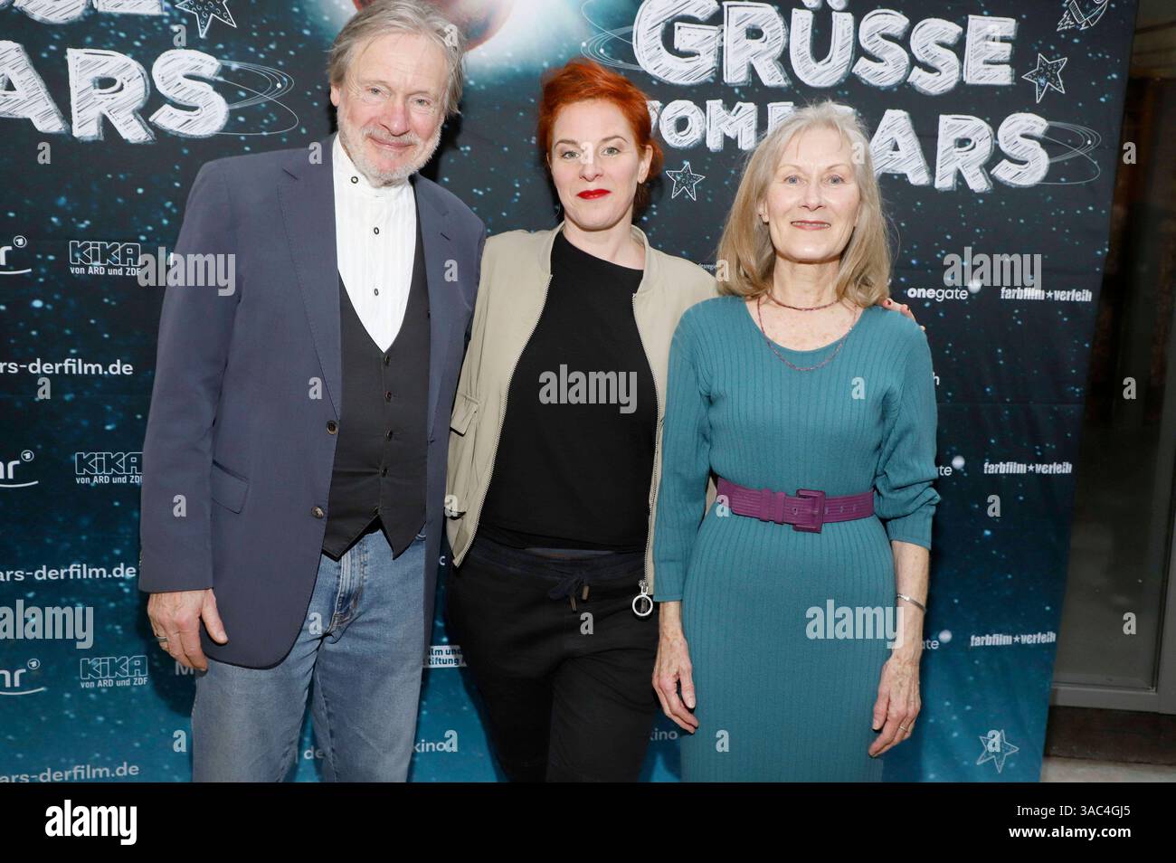 Michael Wittenborn, Sarah Winkenstette und Hedi Kriegeskotte bei der ...