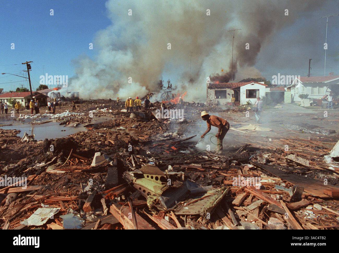 Sep 26, 1978 - San Diego, California, USA - Crash scene of the PSA ...