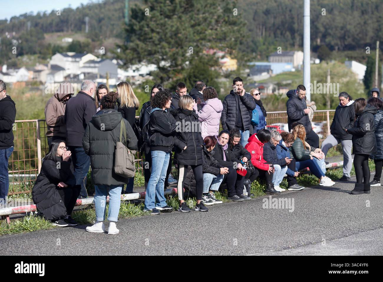 Workers of the Sargadelos ceramics factory rally at the gates of the ...