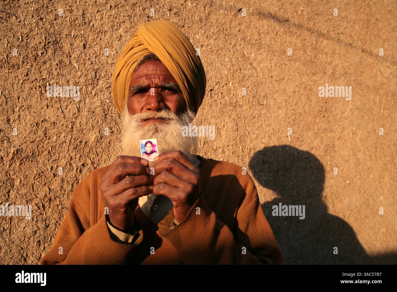 Feb 13, 2008 - Punjab, India - RESHAM SINGH holds up a photo of his ...