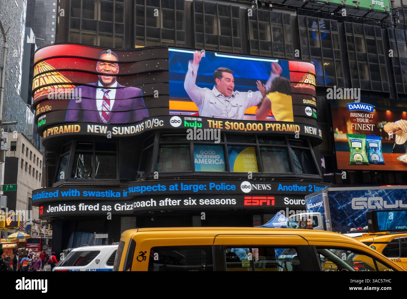 Wrap around moving billboard hi-res stock photography and images - Alamy