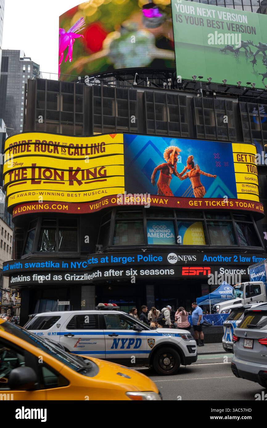 Wrap around moving billboard hi-res stock photography and images - Alamy