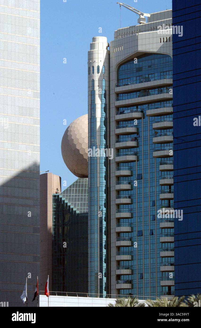 Feb 18, 2008 - Dubai, United Arab Emirates - The ultramodern skyline of ...