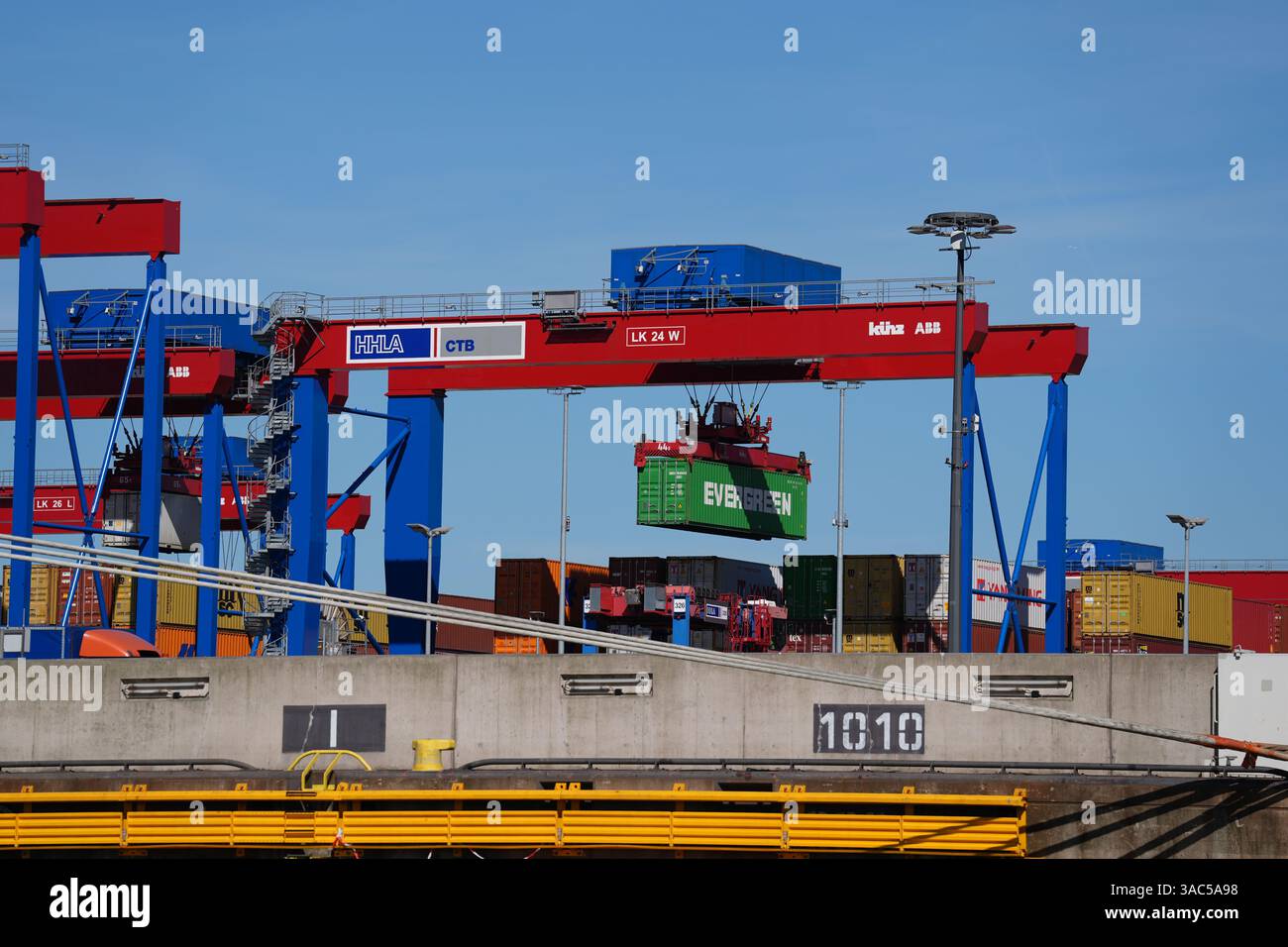 03 April 2025, Hamburg: A container ship is handled at the Container ...