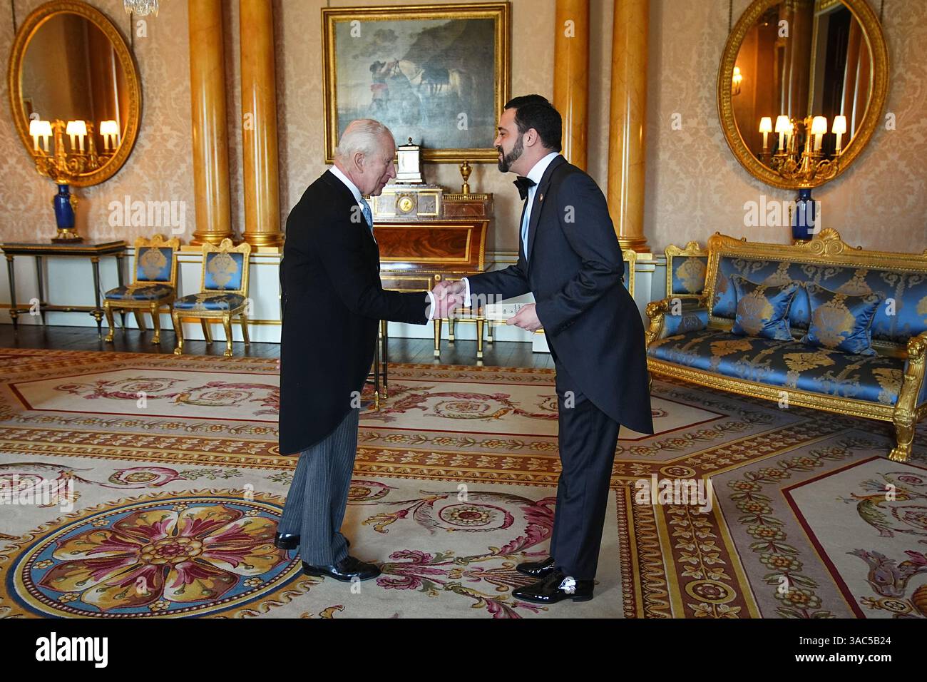 The ambassador of Panama, Guido Martinelli, presents their credentials ...