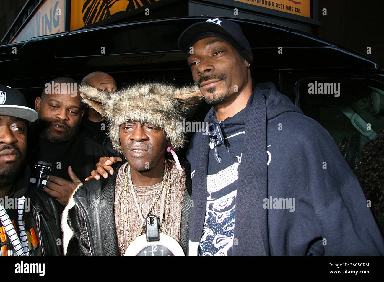 Snoop dogg and flavor hi-res stock photography and images - Alamy