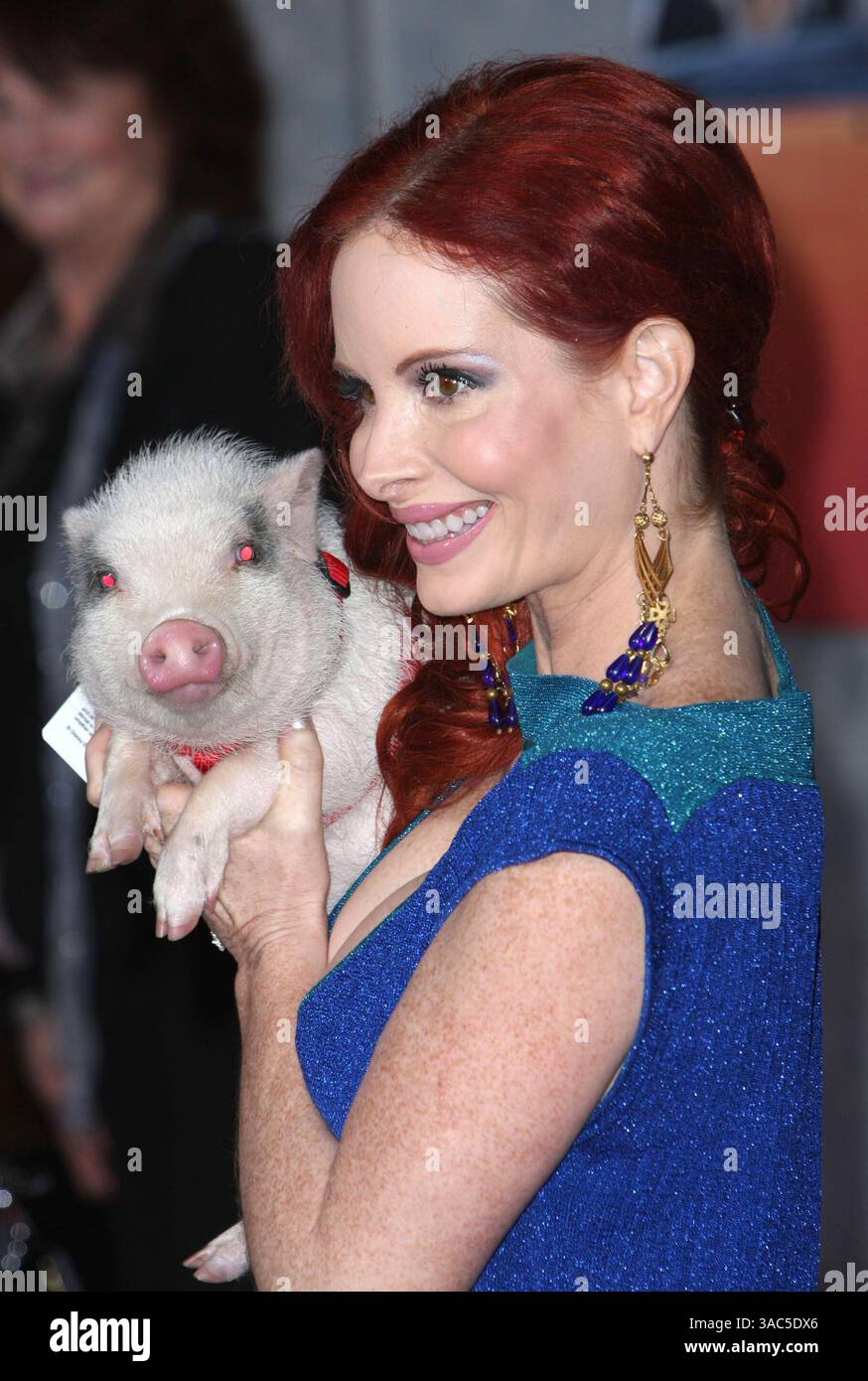 Mar 03, 2008 - Hollywood, California, USA - PHOEBE PRICE & a pig at the ...