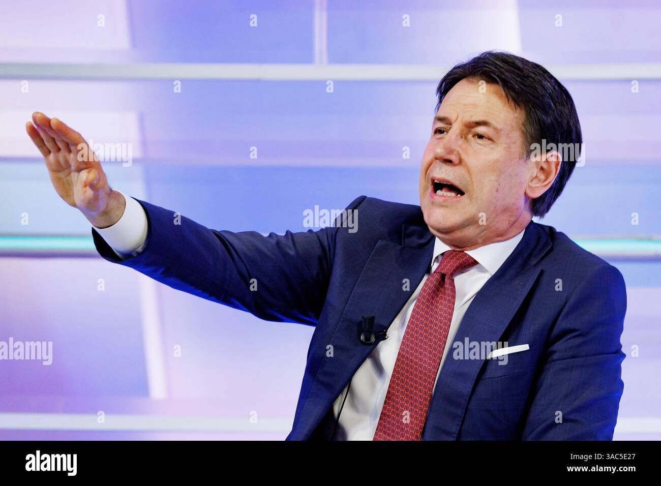 Trasmisione tv hi-res stock photography and images - Alamy