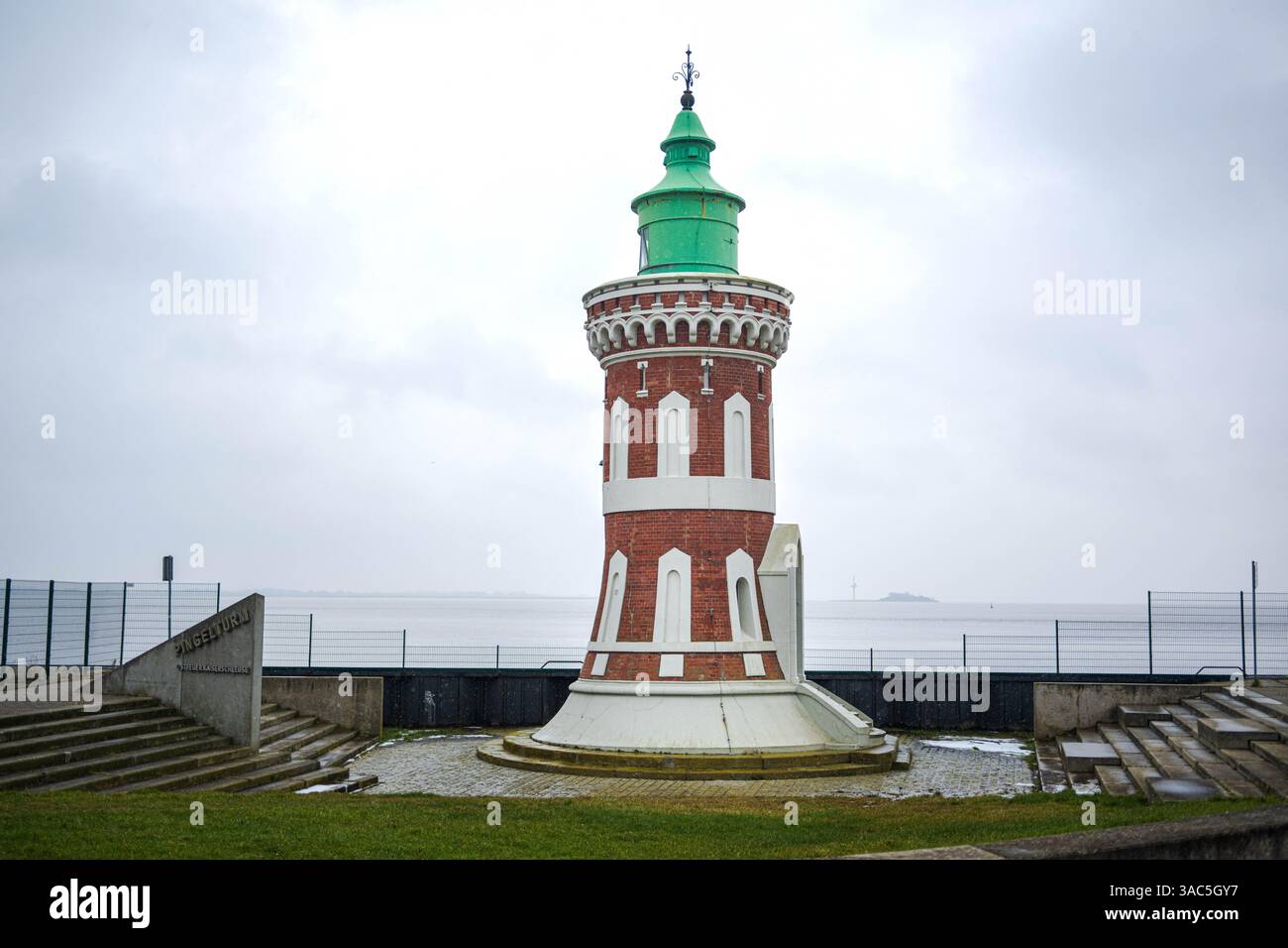 PRODUCTION - 13 February 2025, Bremen, Bremerhaven: The Pingelturm ...