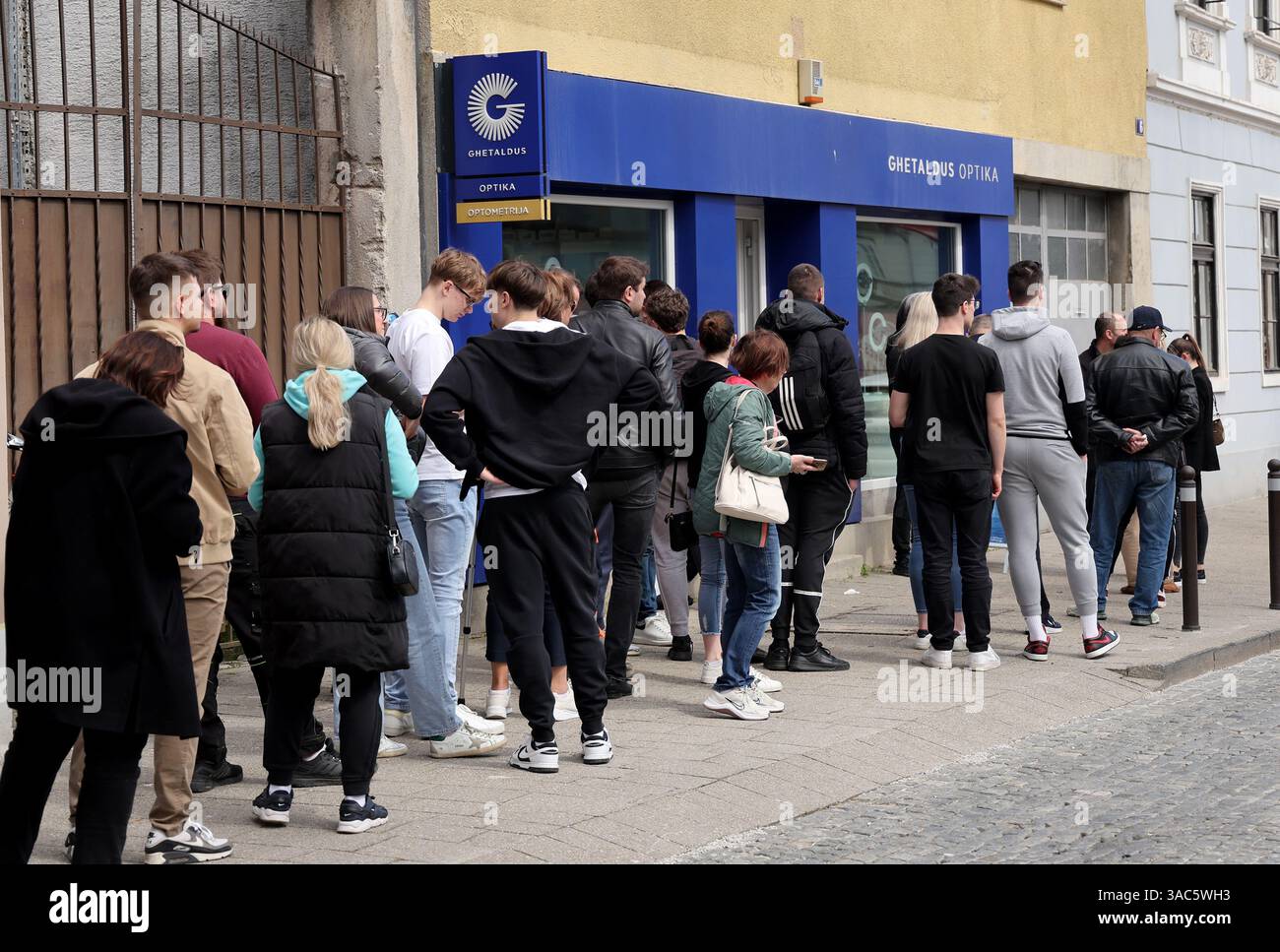 Zagreb, Croatia. 03rd Apr, 2025. With long lines at the ticket offices ...