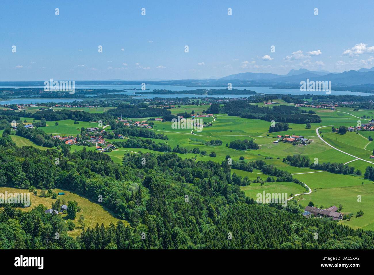 Magnificent view of the Chiemgau region around the Ratzinger Höhe ...