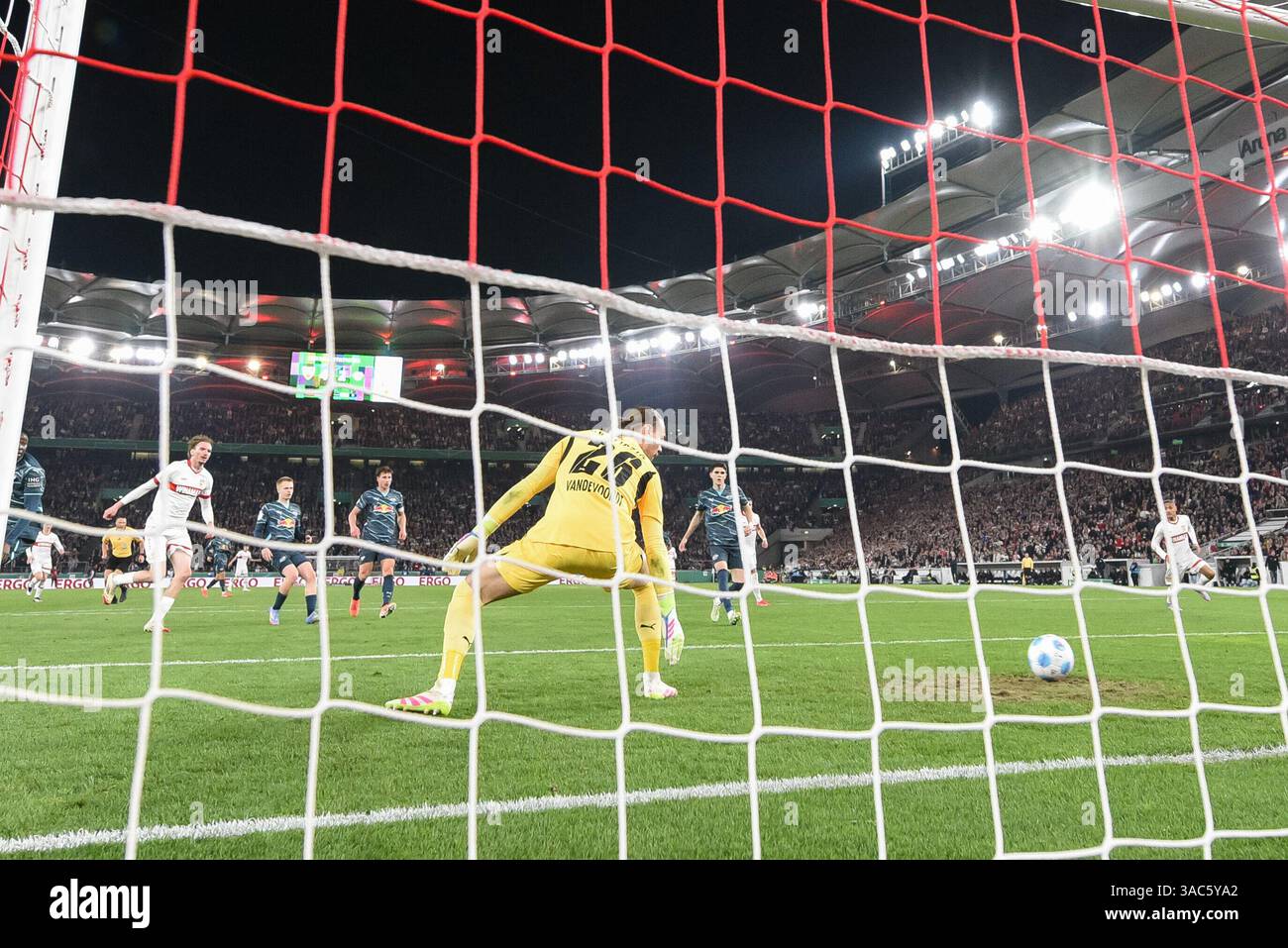 Stuttgart, Deutschland. 02nd Apr, 2025. Tor zum 2:0 durch Nick Woltemade (VfB Stuttgart, #11 ...