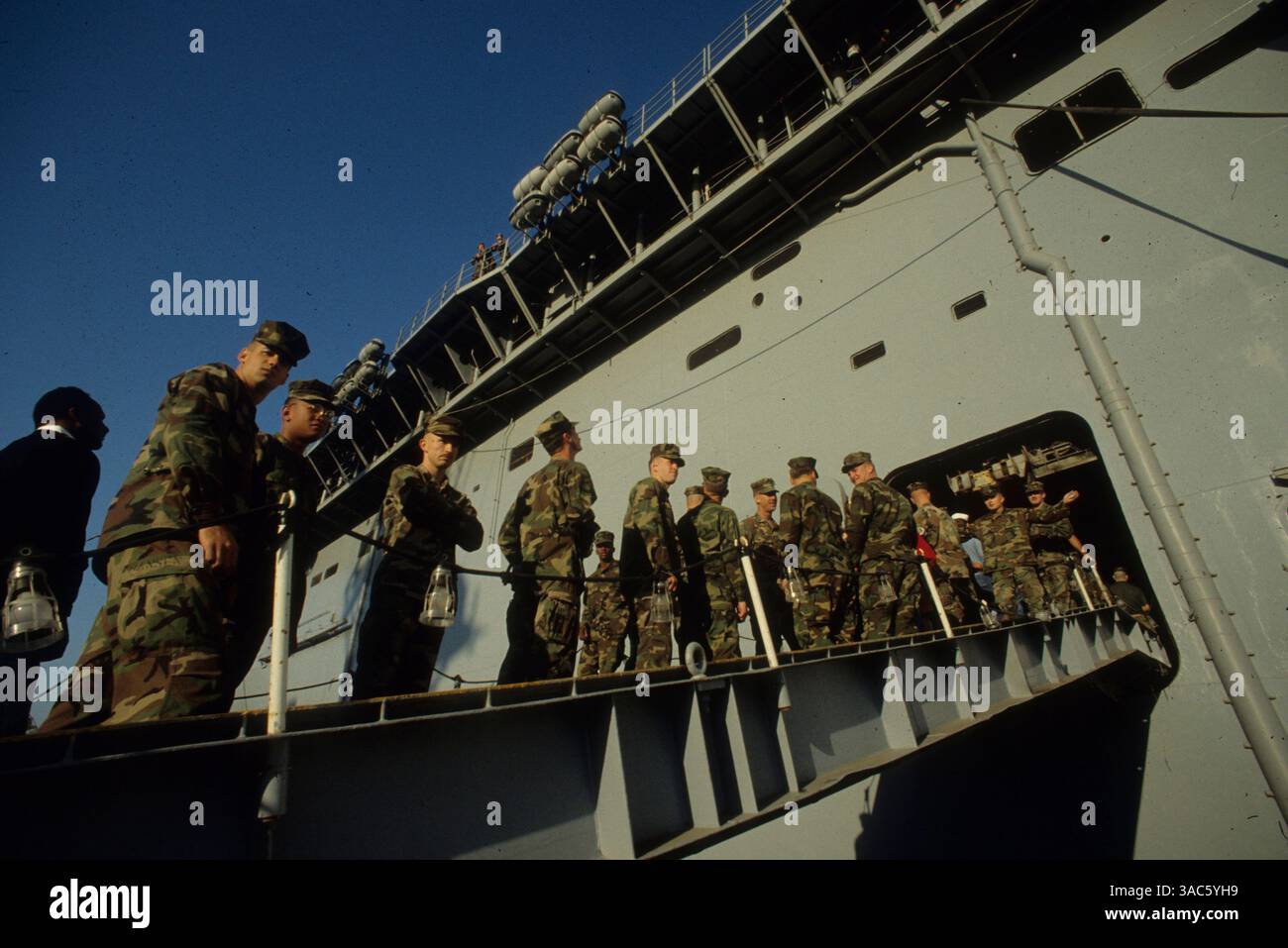 Gulf war 1991 marines hi-res stock photography and images - Alamy