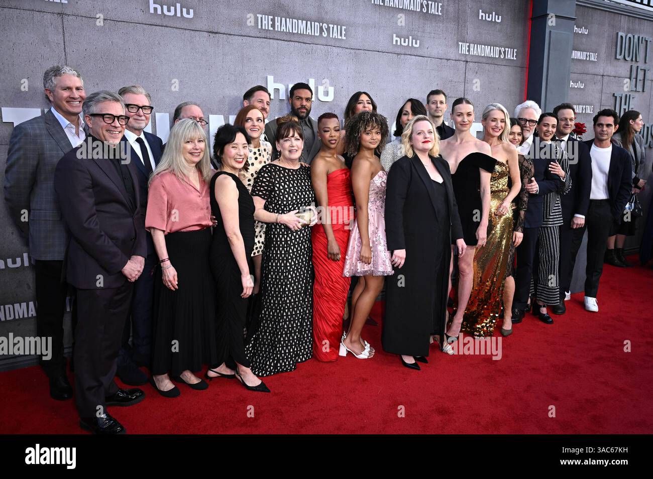 Elisabeth Moss mit Cast und Team bei der Premiere der 6. Staffel der ...