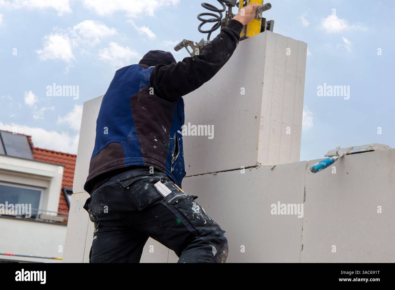 Bricklayers labourer hi-res stock photography and images - Alamy