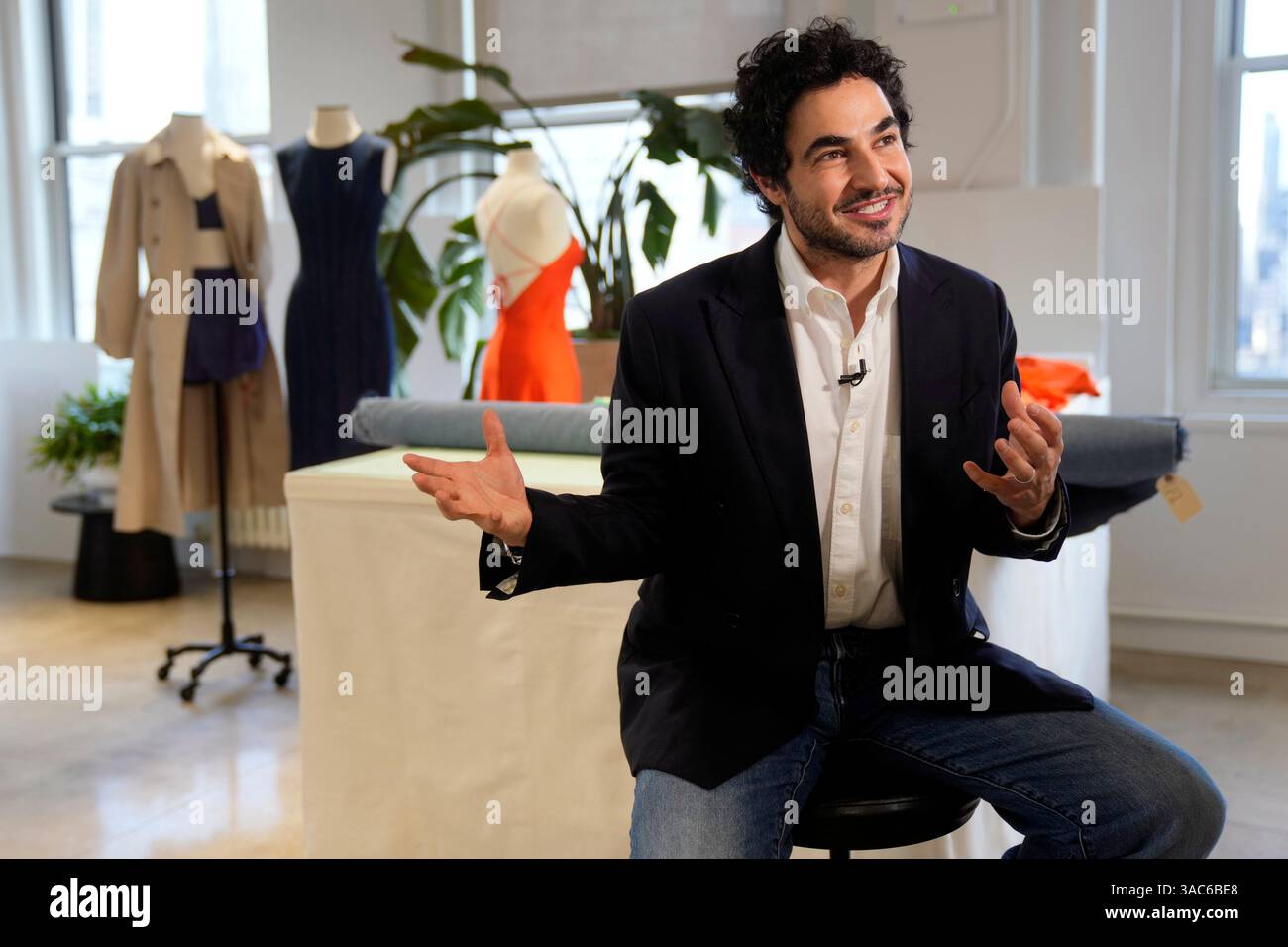Designer Zac Posen talks about his new clothing line at the Gap ...