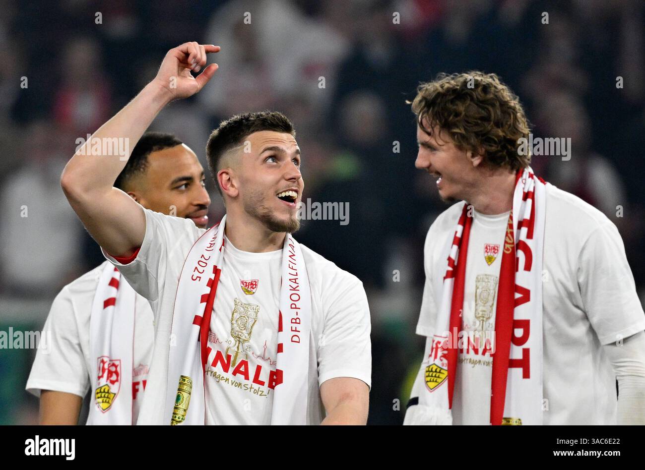 Stuttgart, Deutschland. 02nd Apr, 2025. nach Spielende: Schlussjubel, Freude, Glueck, Jubel der ...