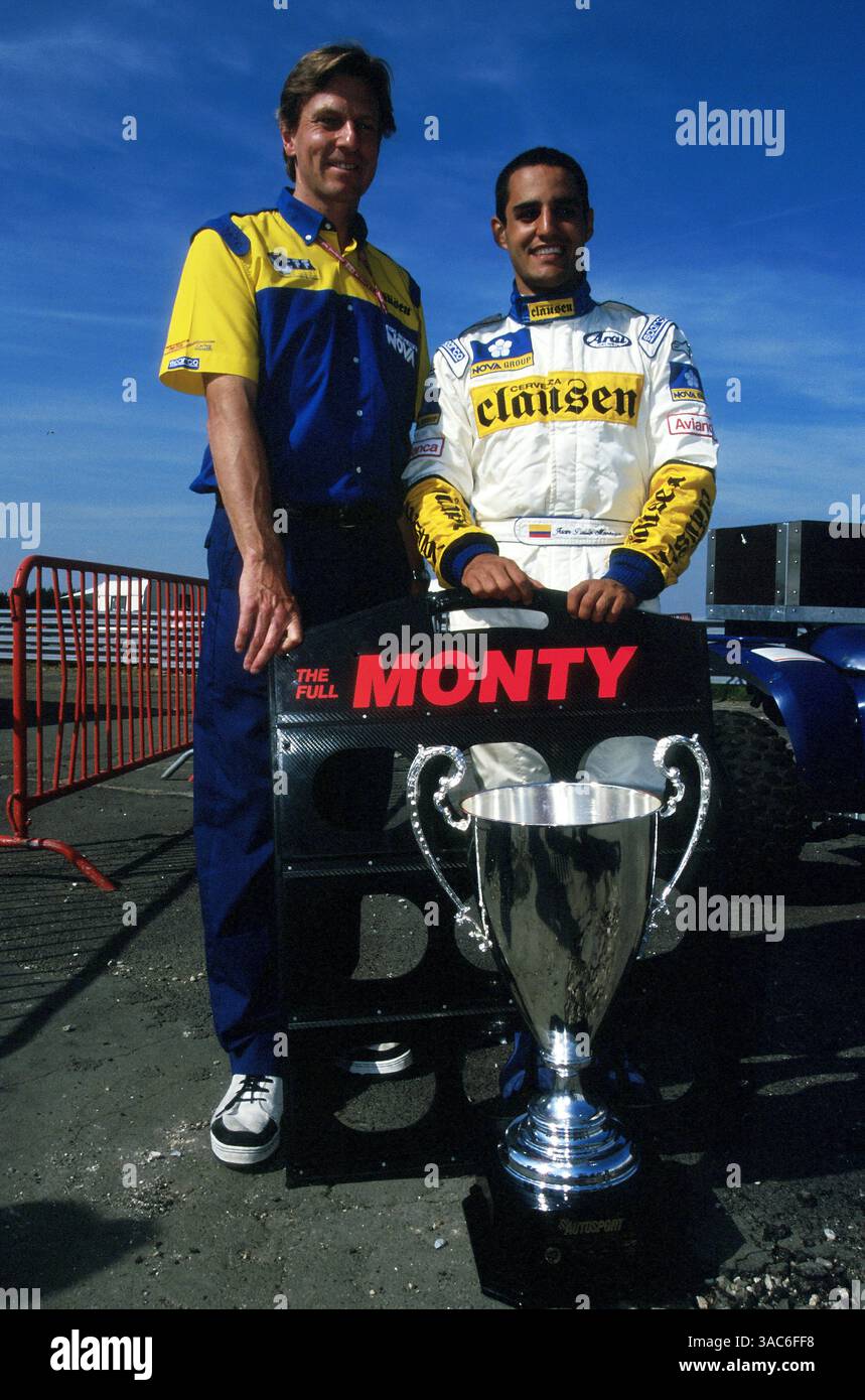 L to R): David Sears (GBR) Super Nova Team Boss with Juan Pablo Montoya ...
