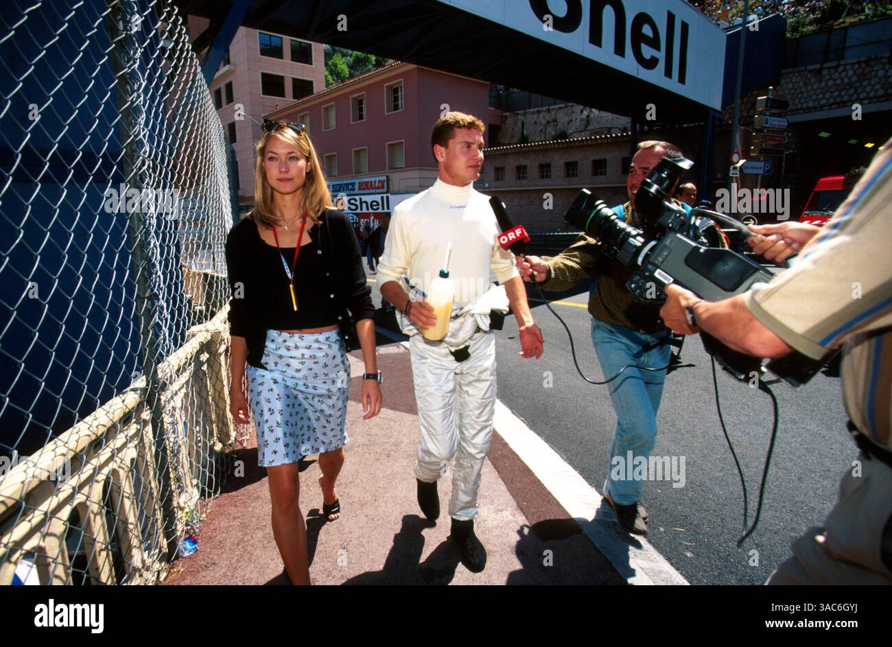 David Coulthard (GBR), McLaren MP4-12 DNF with his fine girlfriend ...