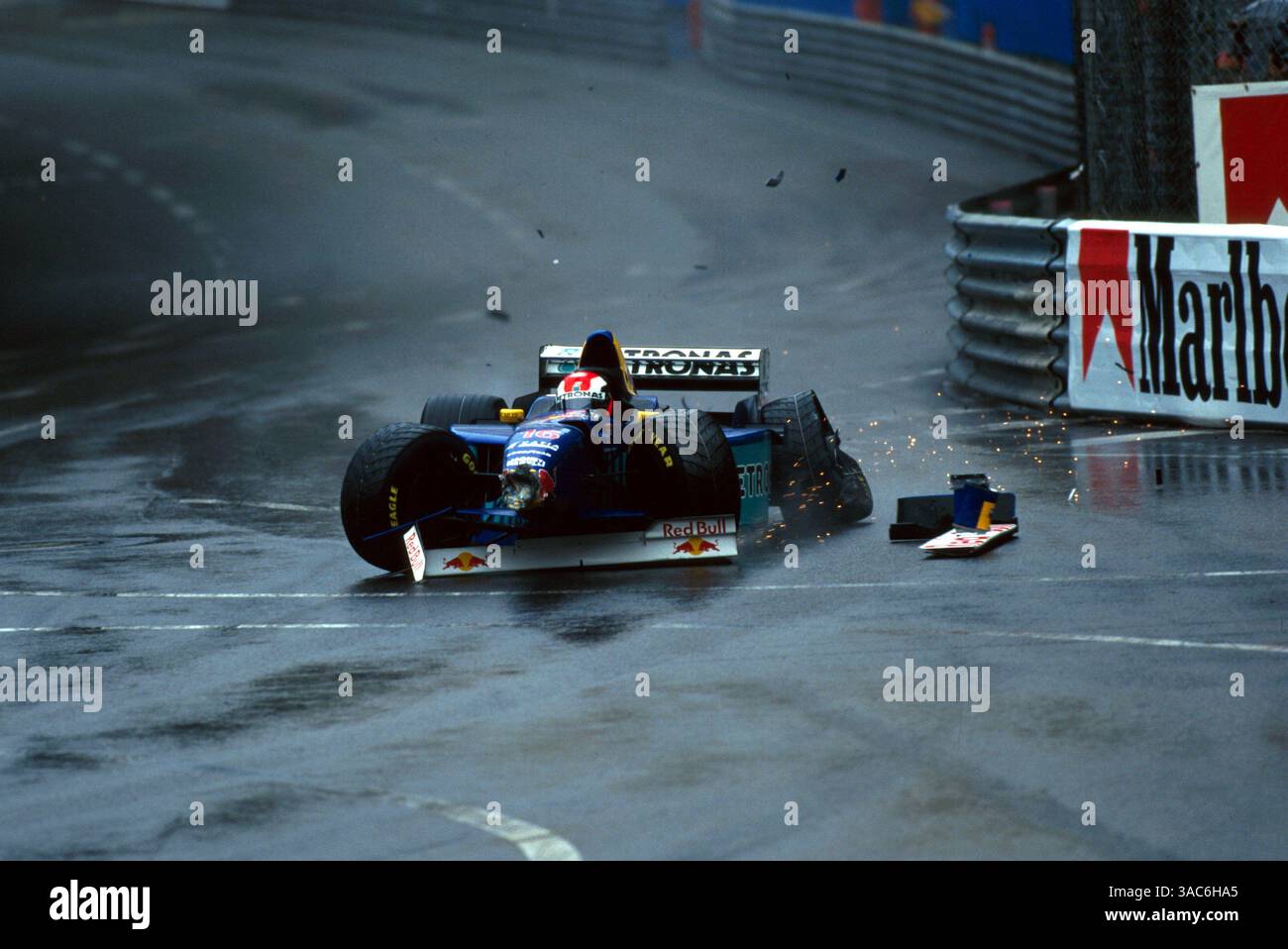 Johnny Herbert (GBR), Sauber Petronas C16, crashes..Formula One World ...