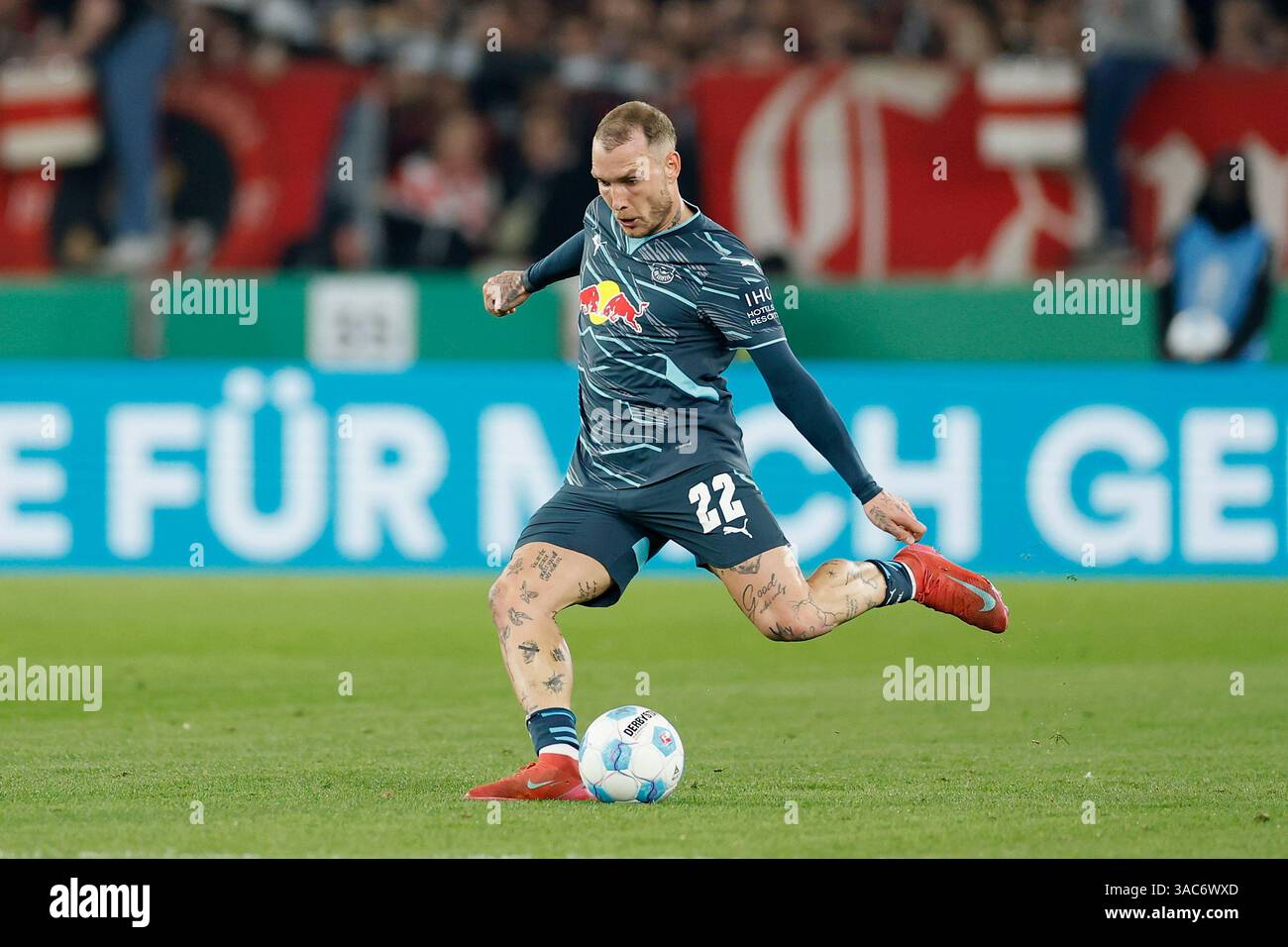 Im Bild: David Raum (RB Leipzig, 22) 02.04.2025, Fussball, DFB-Pokal, Halbfinale, VfB Stuttgart ...