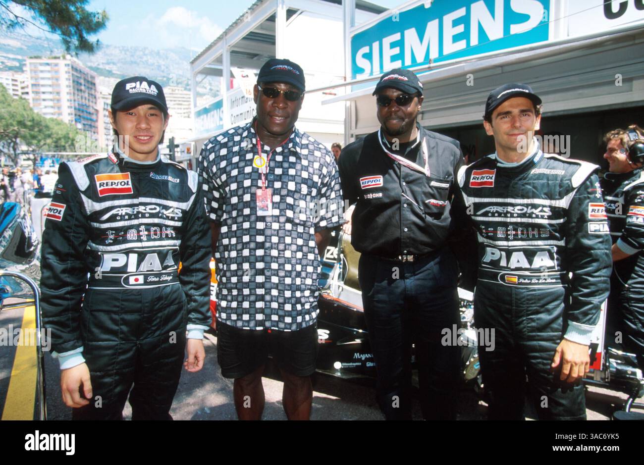 L to R: Tora Takagi (JPN), Former World Champion boxer Frank Bruno ...