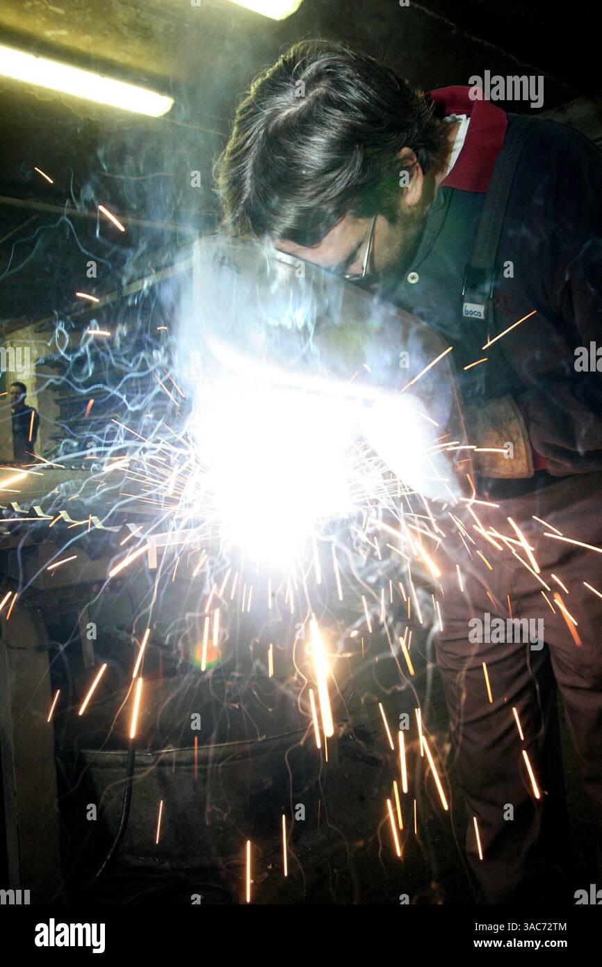 Dec 15, 2005 - Berlin, GERMANY - Arc welding relies on the intense heat ...