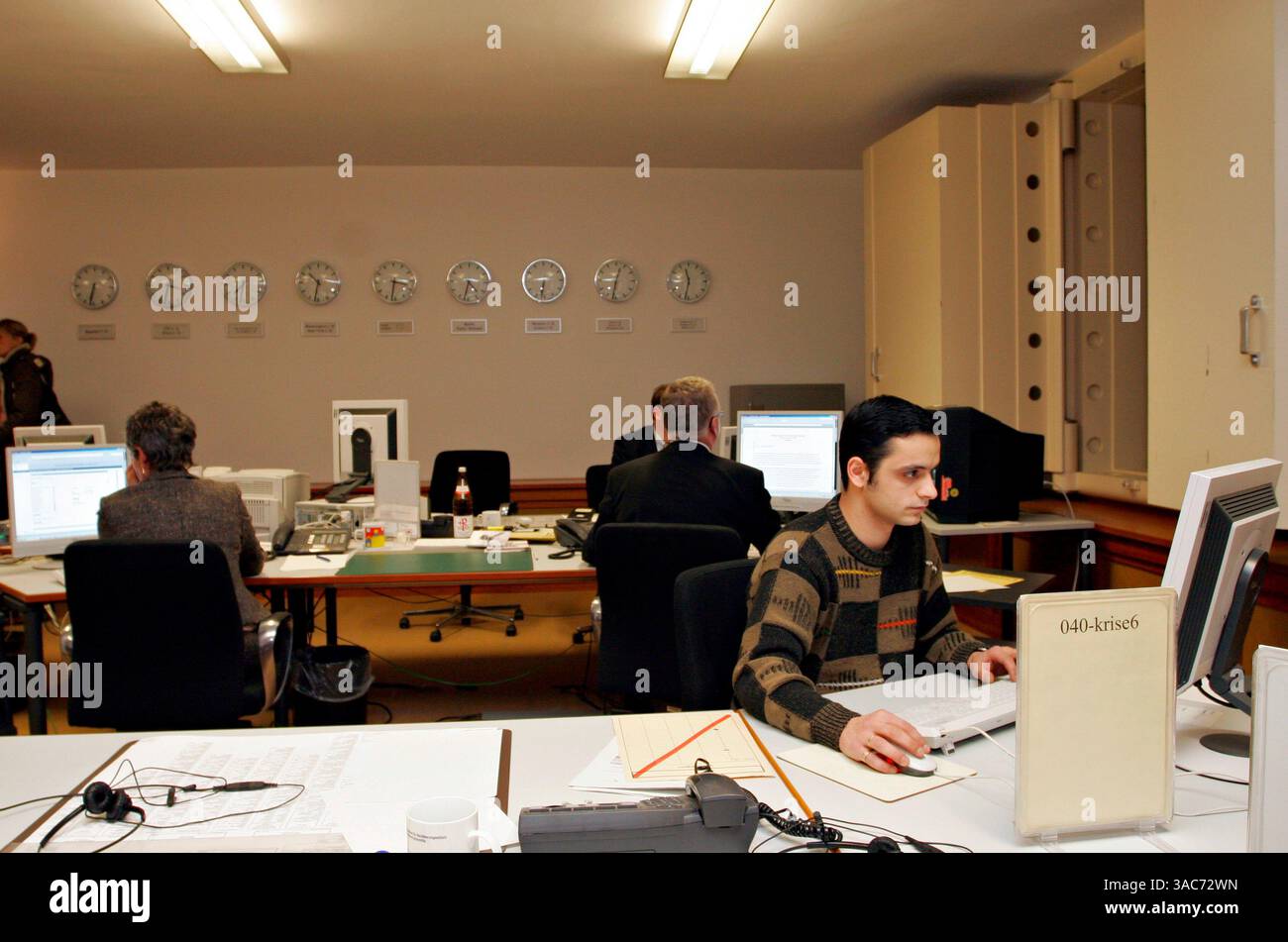 Dec 29, 2005 - Berlin, GERMANY - The crisis managment group holds a ...