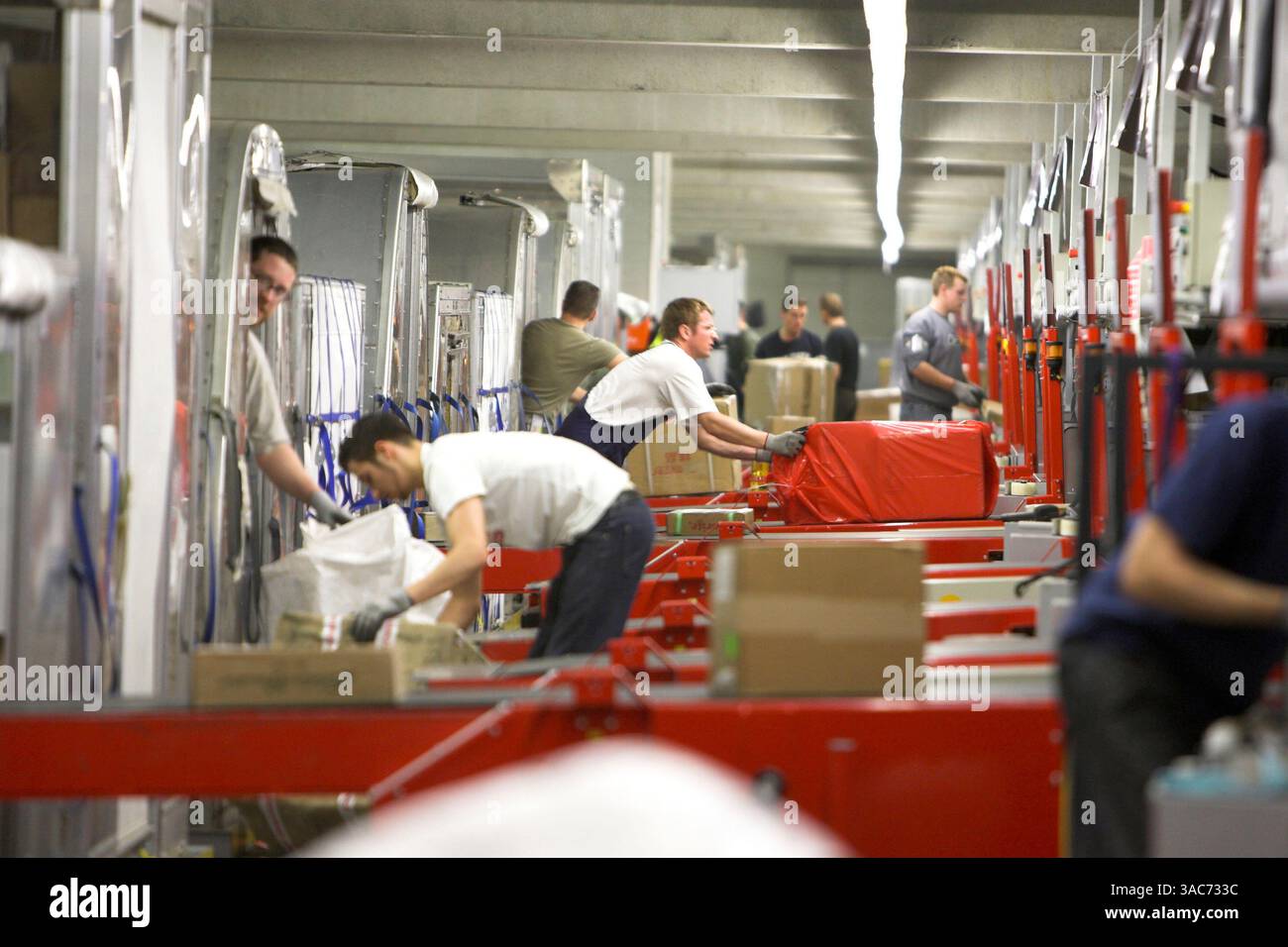 Jan 24, 2006 - Cologne, GERMANY - Package handling at UPS logistics ...