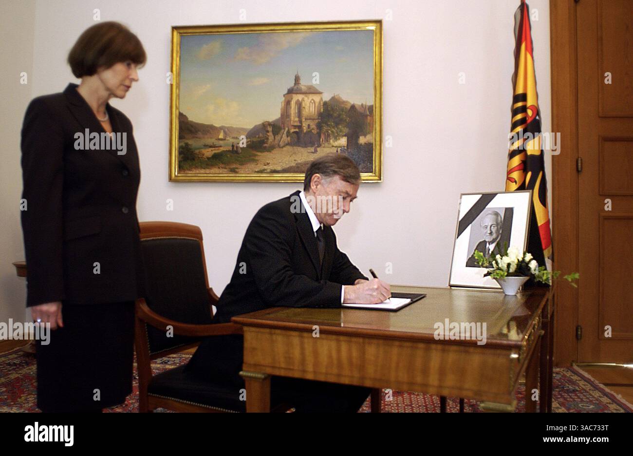 Jan 28, 2006 - Berlin, GERMANY - Condolence book entry for former ...