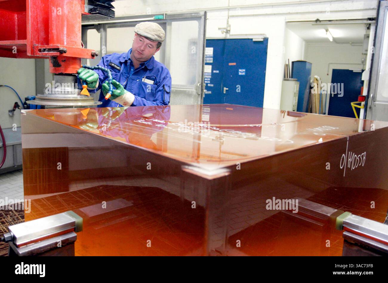 Feb 13, 2006 - Mainz, GERMANY - 'Optics for Devices' department at ...