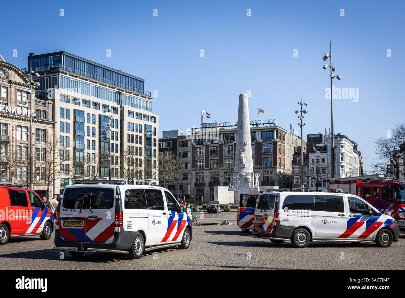 AMSTERDAM - A car burned out on Dam Square near the National Monument ...