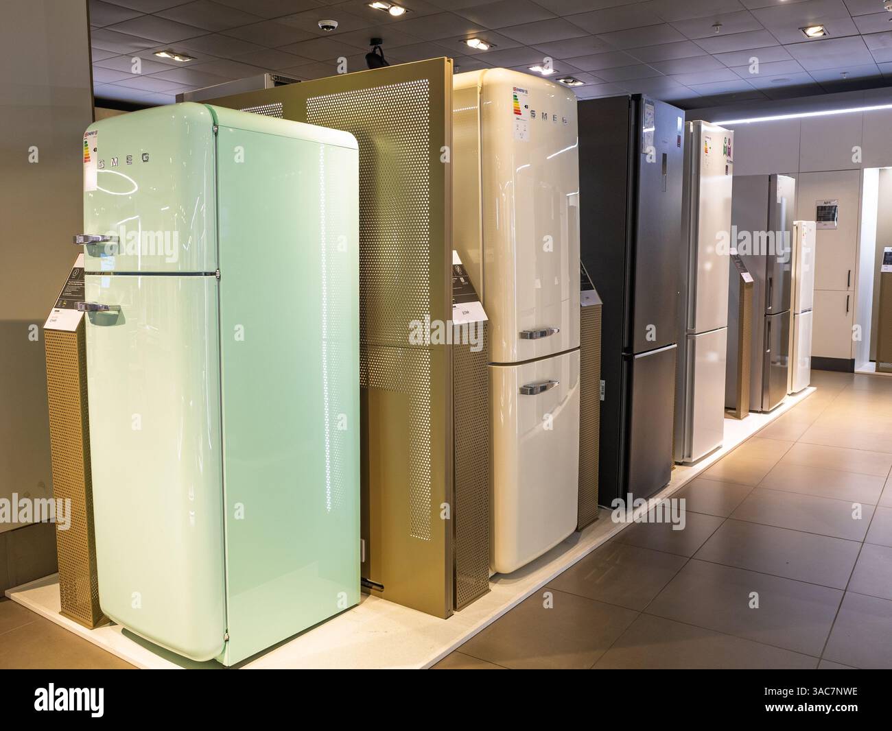 Domestic freezers hi-res stock photography and images - Alamy