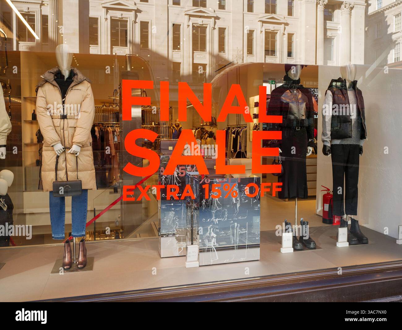 Final sale sign in clothes shop window, Regent Street, London, UK Stock ...