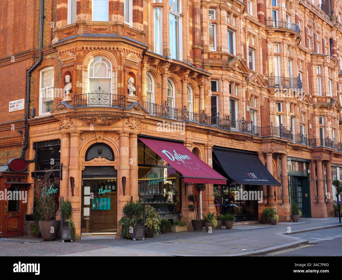 Shops on Mount Street, Mayfair, London, UK Stock Photo - Alamy