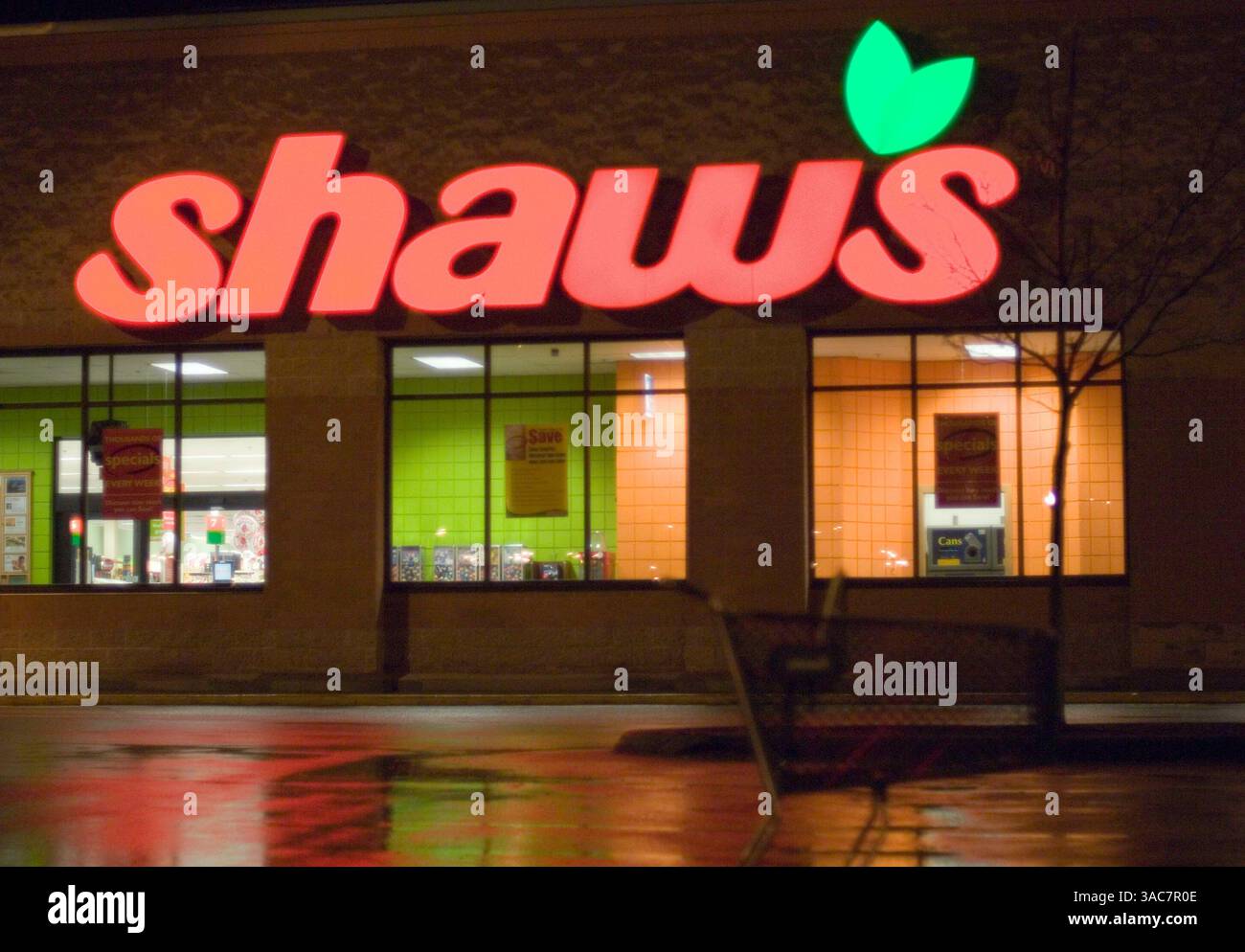 Apr 11, 2007 - Braintree, Massachusetts, USA - Shaws Supermarket in ...